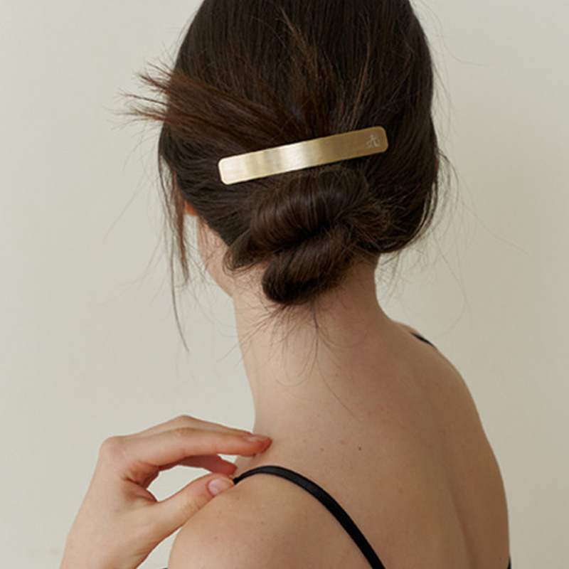 matte metal logo pin - gold | 24,650원 | 아몬즈 주얼리