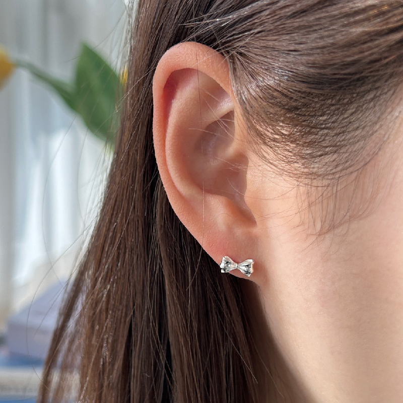 Bow Piercing | 38,000원 | 아몬즈 주얼리