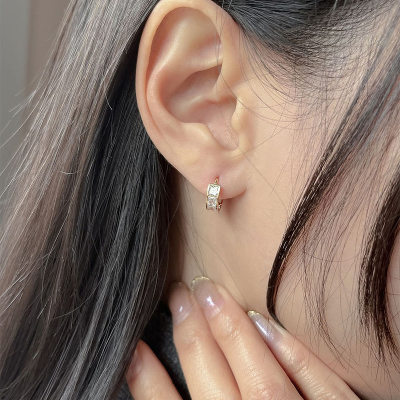 14k 스퀘어 큐빅 베젤 원터치 귀걸이 143450원 아몬즈 주얼리