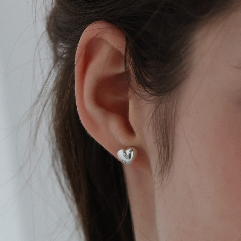 Plump Heart Earrings SE227 - Silver | 39,140원 | 아몬즈 주얼리