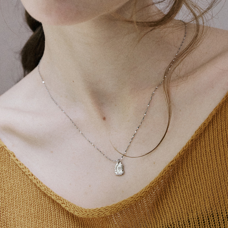 Fossil sculpture pendant surgical necklace | 39,900원 | 아몬즈 주얼리