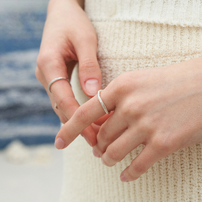 Moire Ring | 68,000원 | 아몬즈 주얼리