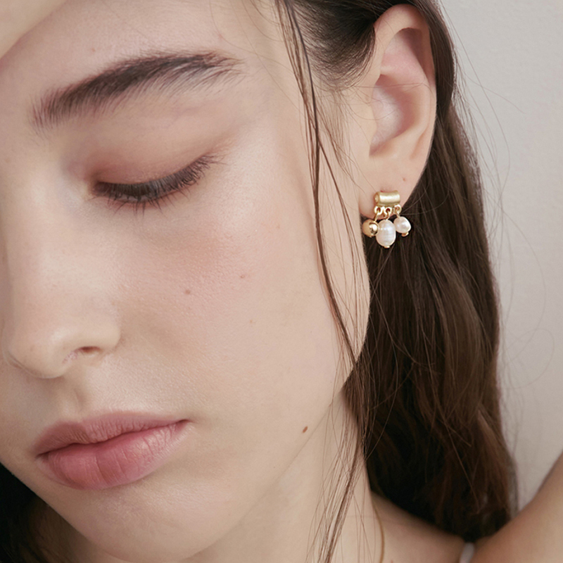 Natural Pearl Pipe Earrings | 39,000원 | 아몬즈 주얼리