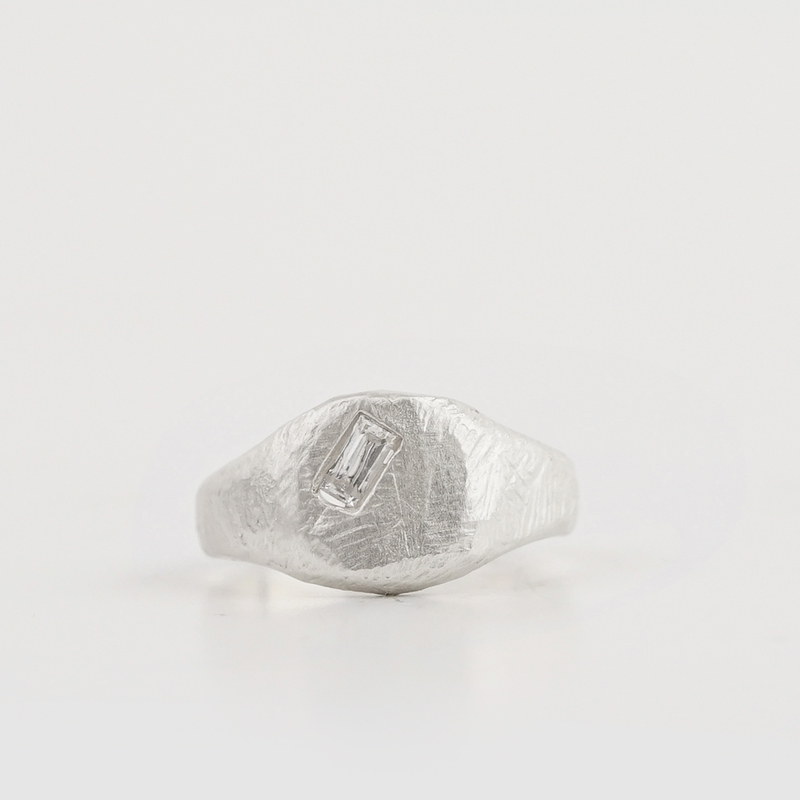 Crystal Signet Ring | 165,000원 | 아몬즈 주얼리