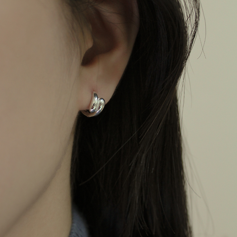 Hug earring (2colors) | 28,000원 | 아몬즈 주얼리