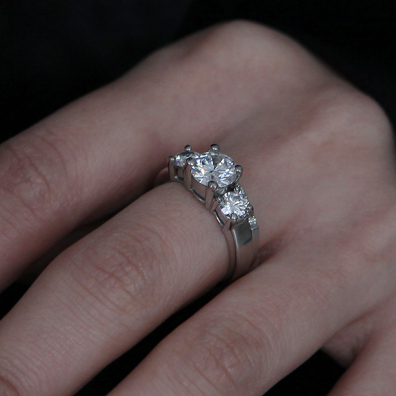 모이사나이트 쓰리스톤 링 | 344,350원 | 아몬즈 주얼리